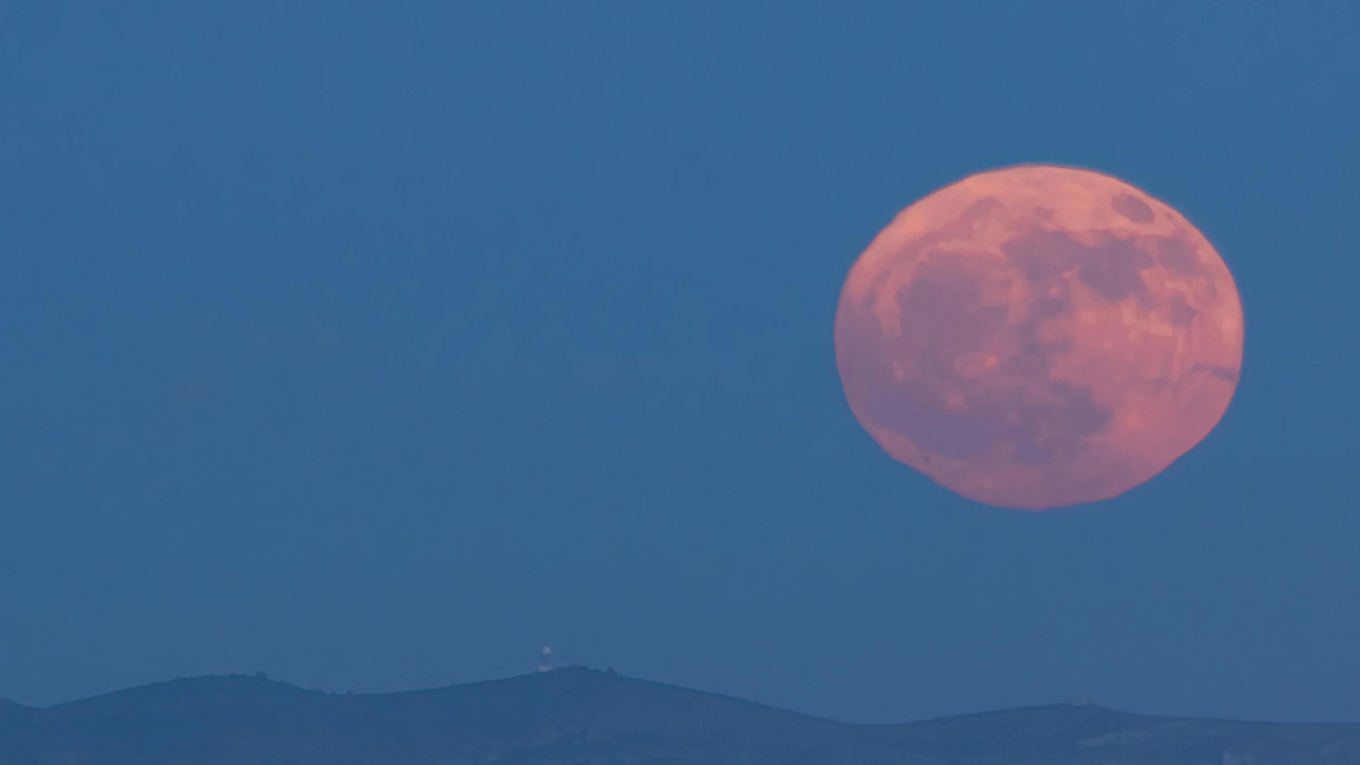 A pink 'micromoon' will shine above Sydney this weekend