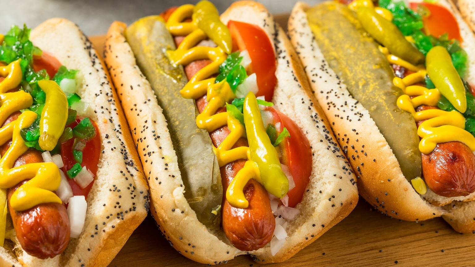 Chicago hot dog spot Wiener Circle is giving out free food this week in ...