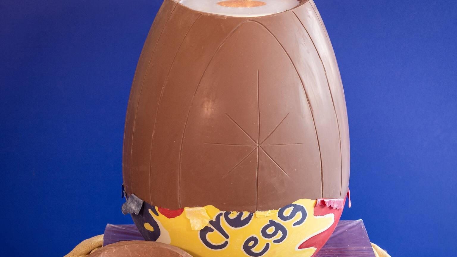 The World’s Largest Creme Egg Has Been Unveiled at Cadbury World in the ...