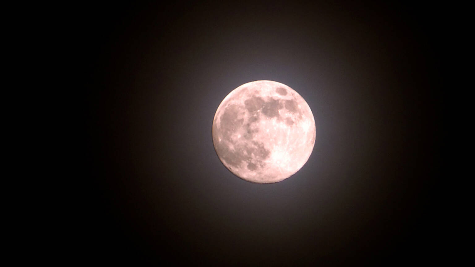 Pink Moon 2025: How and Where to See Rare ‘Micromoon’ and Blue Giant Star in the UK This Weekend