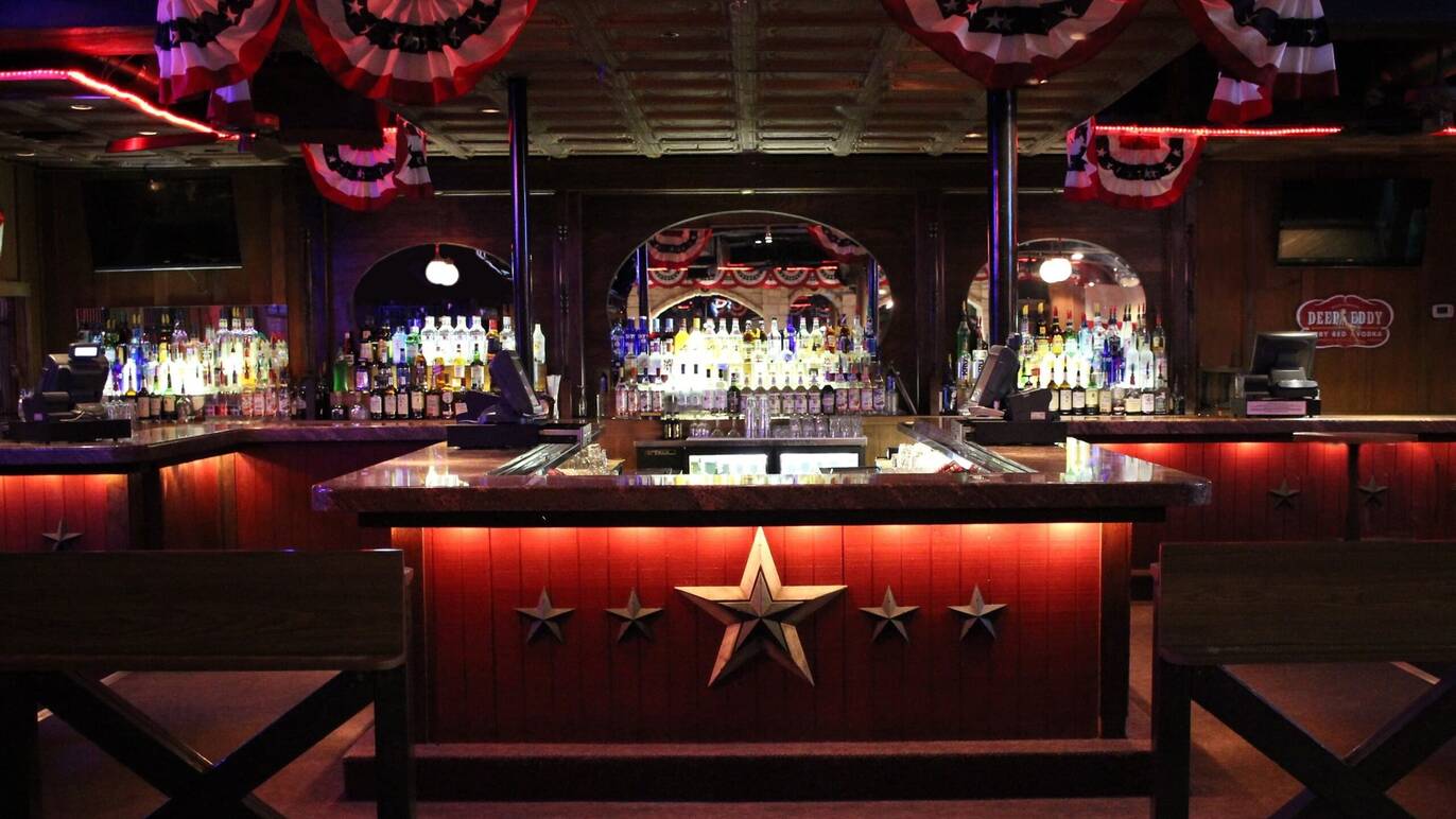 15 Best Bars in Dallas to Grab a Drink Right Now