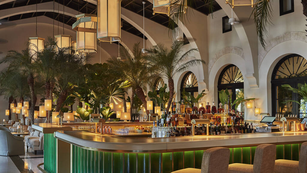 23 Best Bars in Miami: A Definitive Guide to Drinking in the Magic City