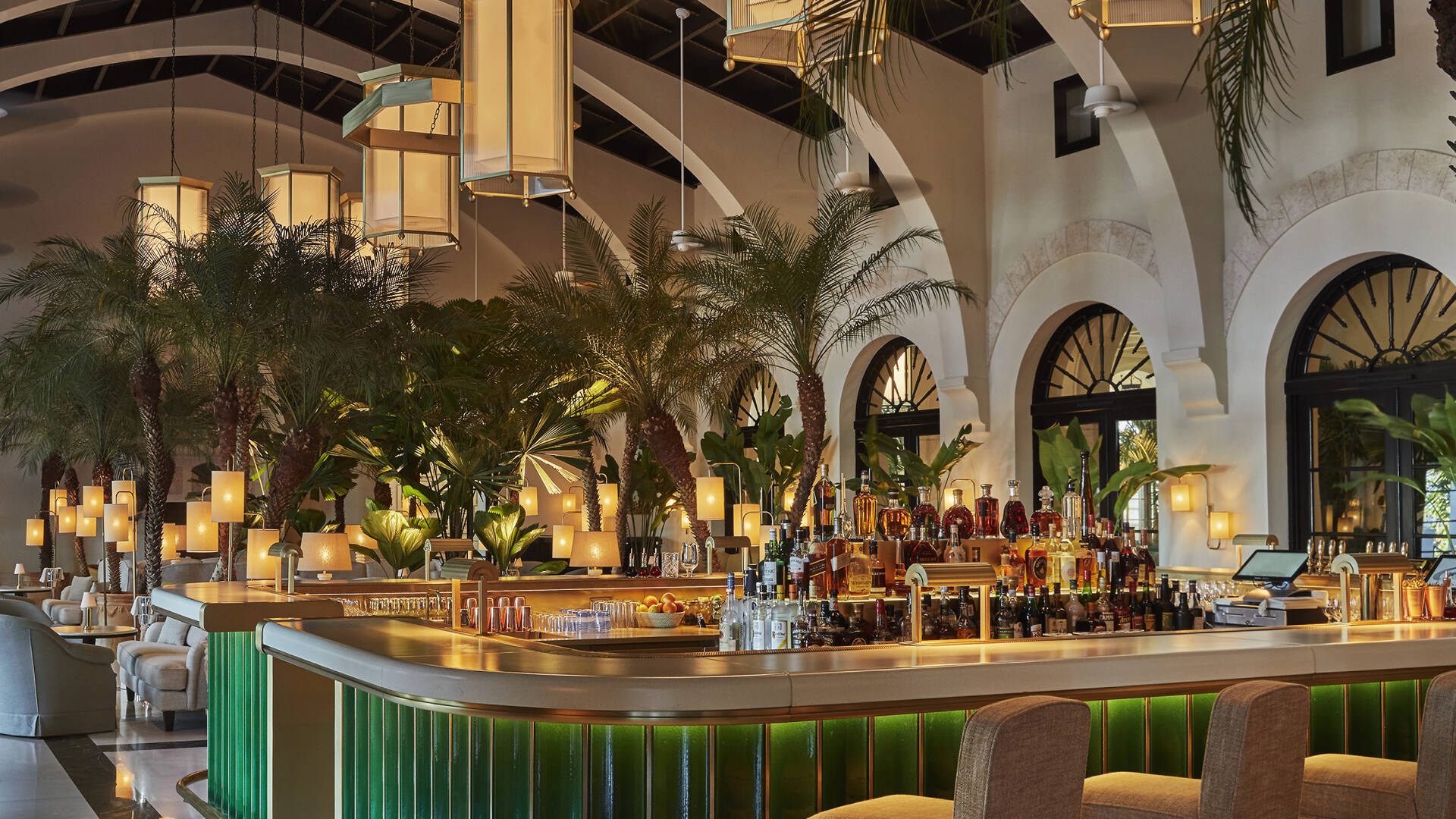 23 Best Bars in Miami: A Definitive Guide to Drinking in the Magic City