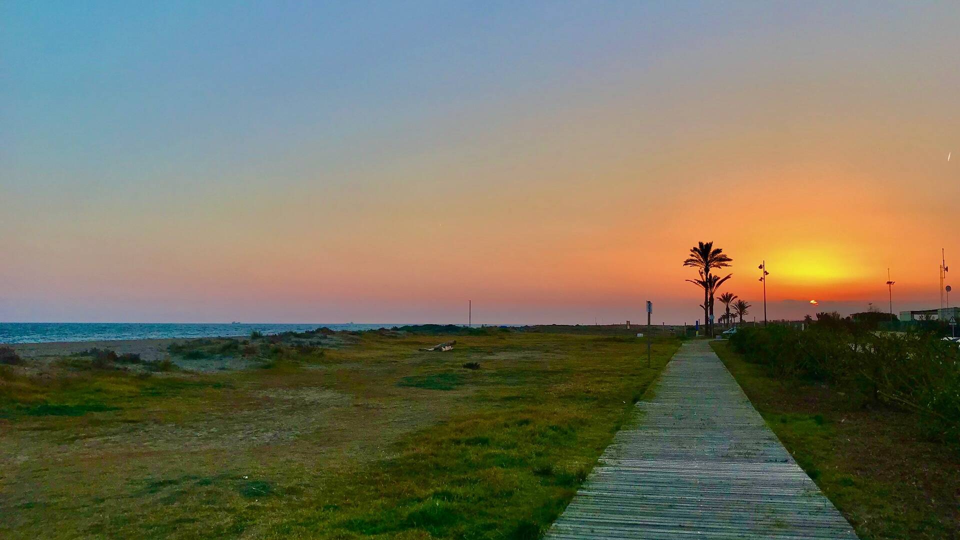 Playa El Prat: Una larga playa junto al aeropuerto de Barcelona