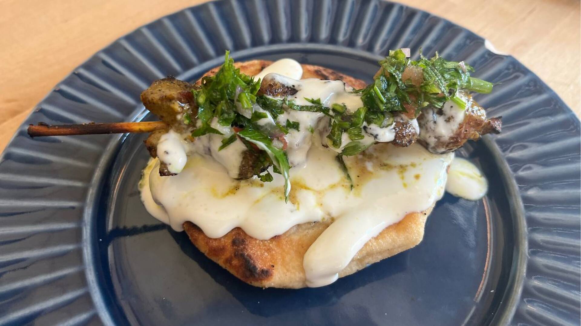 Así es la pequeña neotaberna con tapas y vino natural que sorprende en ...