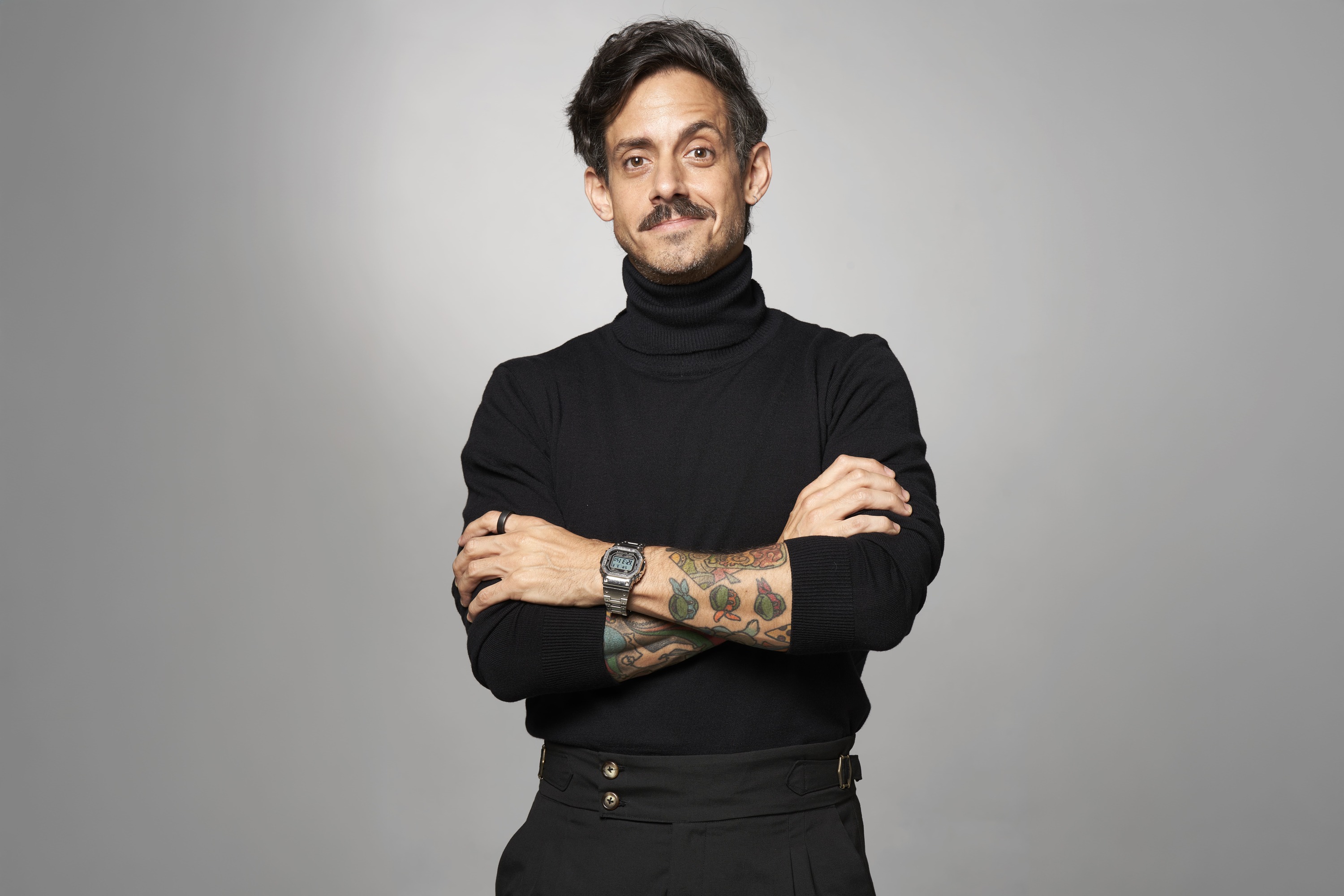 Rada Stars in "Chanta": His One-Man Show on Corrientes Street Blending ...