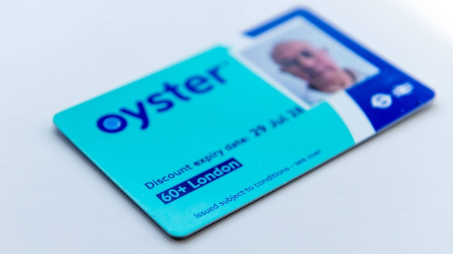 London Oyster Cards: 60+, Zip and Student Oyster Travel Cards Is Going ...