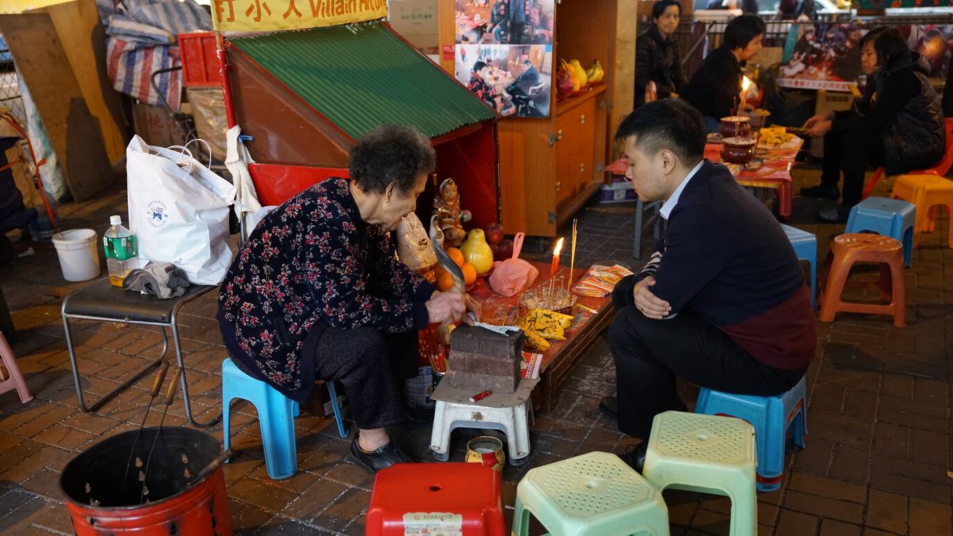 Villain hitting in Hong Kong: What is it, and why are old ladies ...