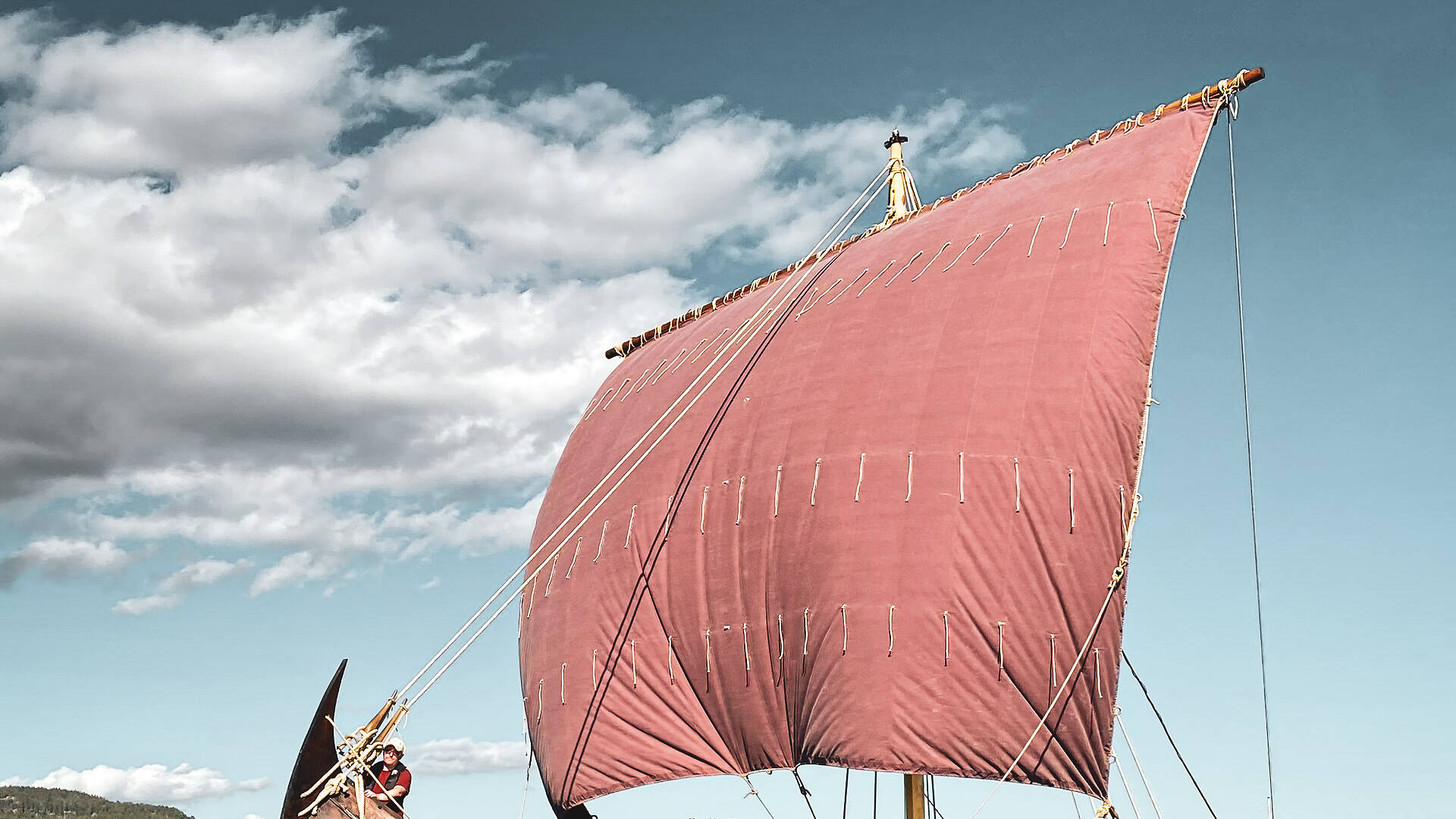 Saga Farmann: Viking Longship From Norway Will Row up the River Thames ...