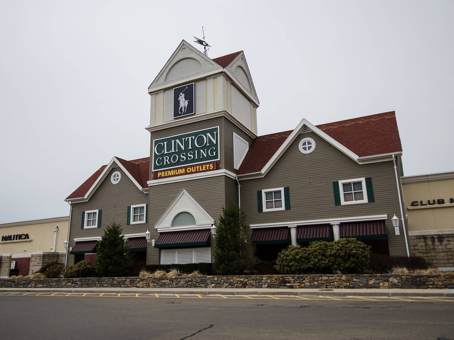 13 Outlets Near New York for All-Day Shopping