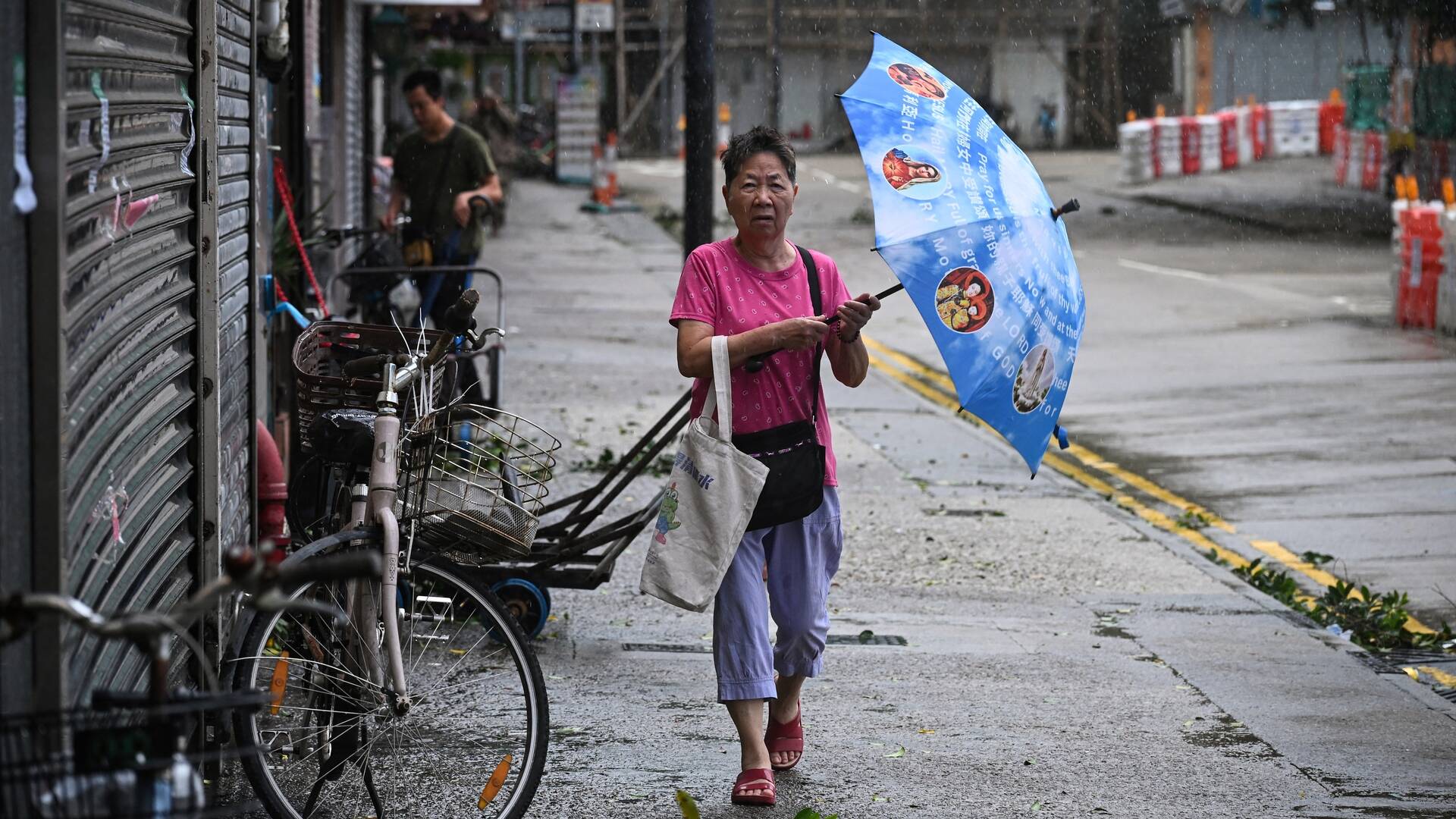 T8 typhoon signal for Tropical Cyclone Tapah to remain in force until 1pm