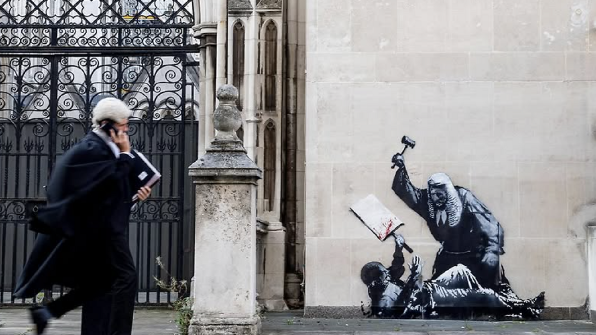 New Banksy in Central London: Royal Courts of Justice Mural Location ...