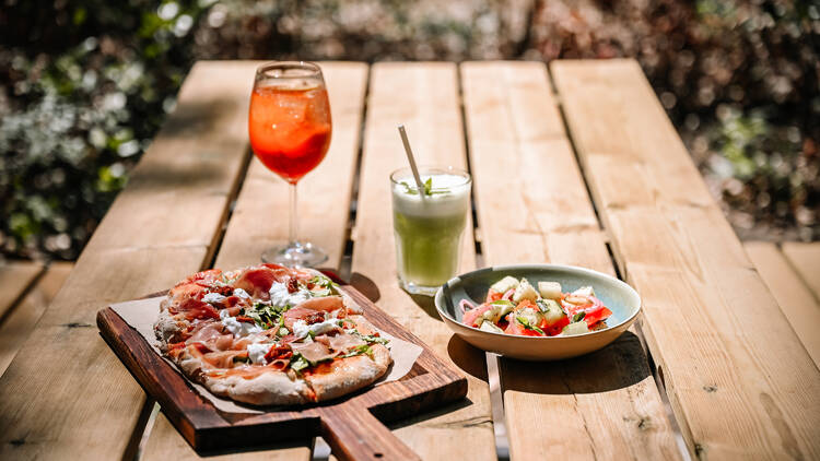 O Giro'Giro levou pinsas, cocktails e rodas de samba para o jardim do ...