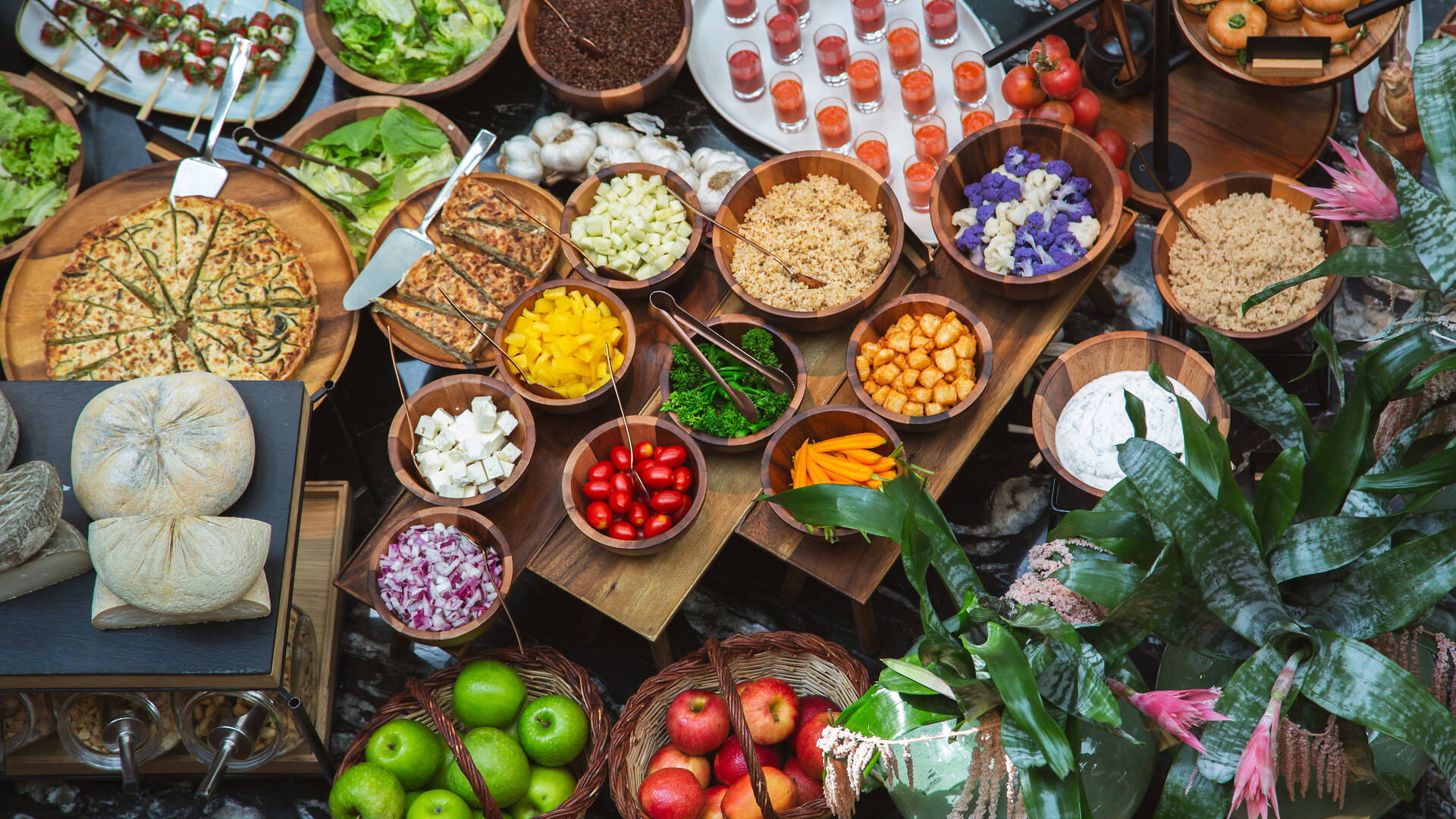 Pots menjar i beure sense límits per 65 euros en el brunch de l'hotel ...