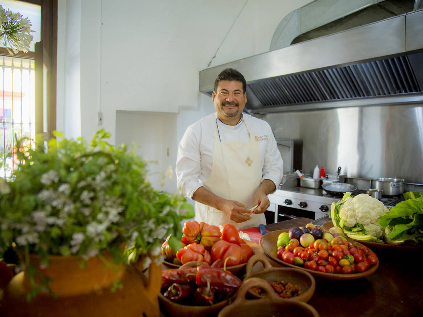 La cocina se aprende cocinando: el chef Alex Ruiz y su visión de la ...
