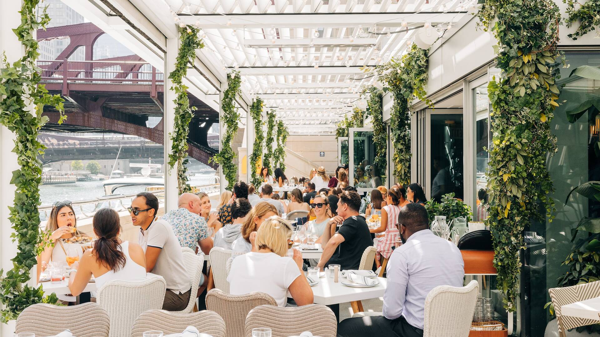 22 Best Chicago Riverwalk Restaurants and Waterfront Dining