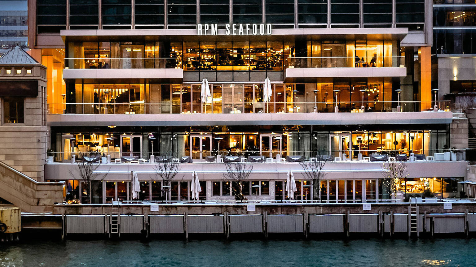 22 Best Chicago Riverwalk Restaurants and Waterfront Dining