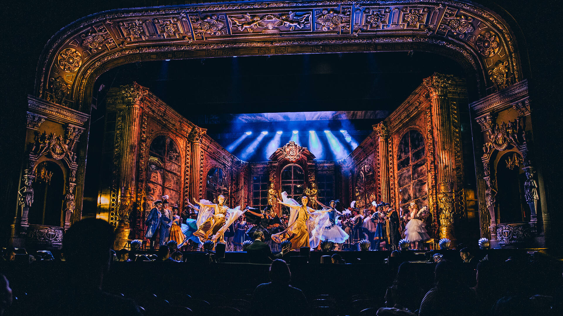 ‘O Fantasma da Ópera’ está em cena (e revelamos o que o faz um sucesso)
