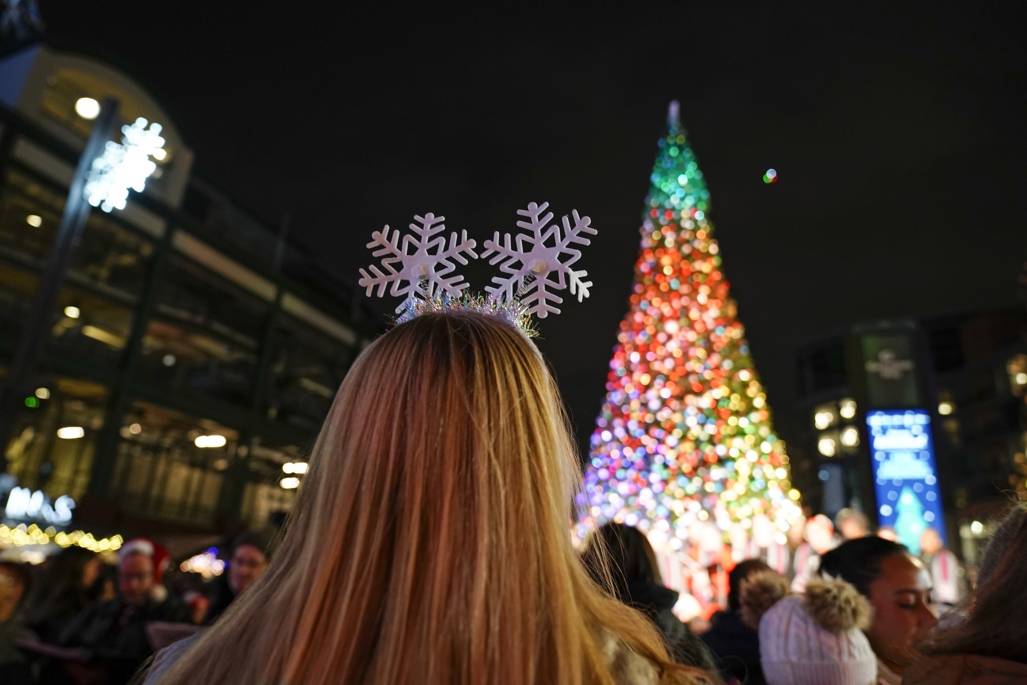 Ice Skating at Gallagher Way | Things to do in Chicago