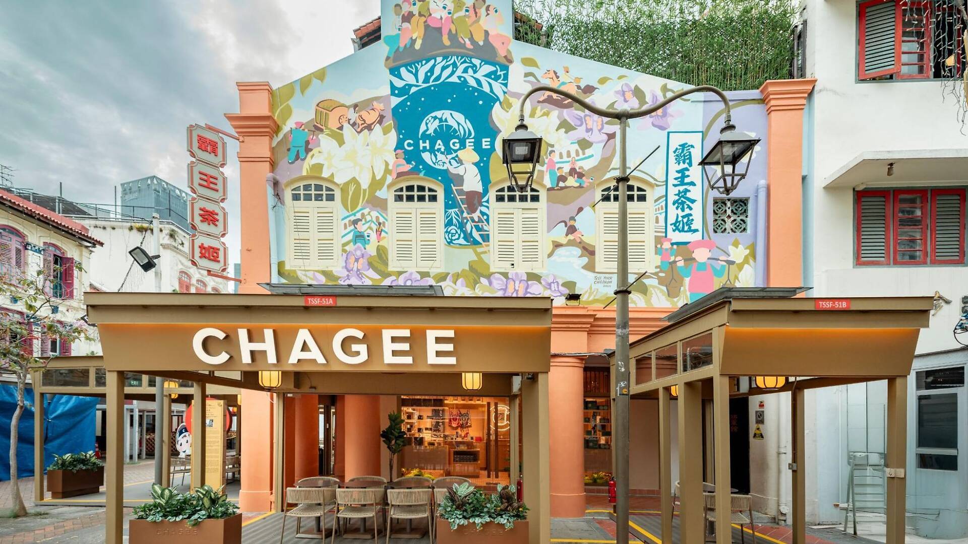 Chagee Pagoda House: New Chinatown Store with Murals, Merchandise, and ...