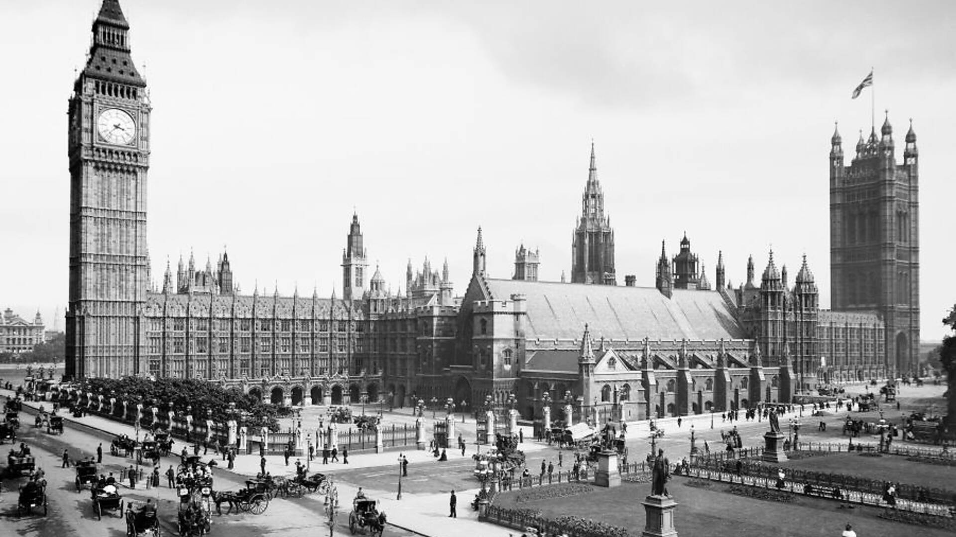 Fascinating Historical Photographs Show The ‘Lost’ London of 100 Years Ago