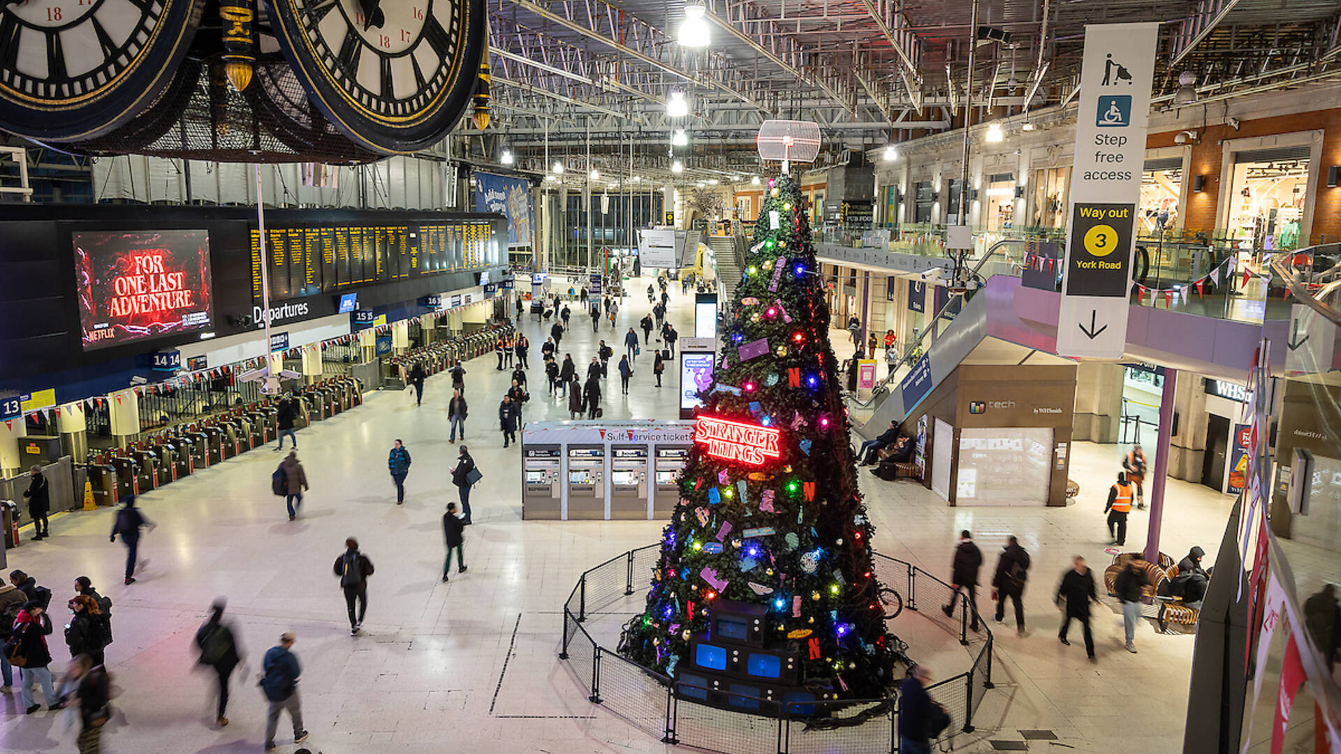 An Upside Down Stranger Things Christmas Tree Unveiled in London: Fan ...
