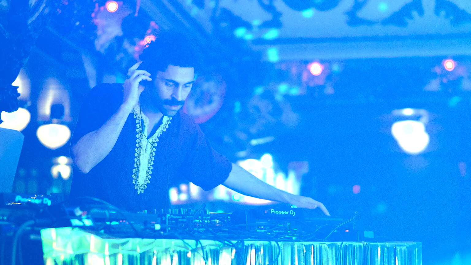 Enjoy a vinly session for free!