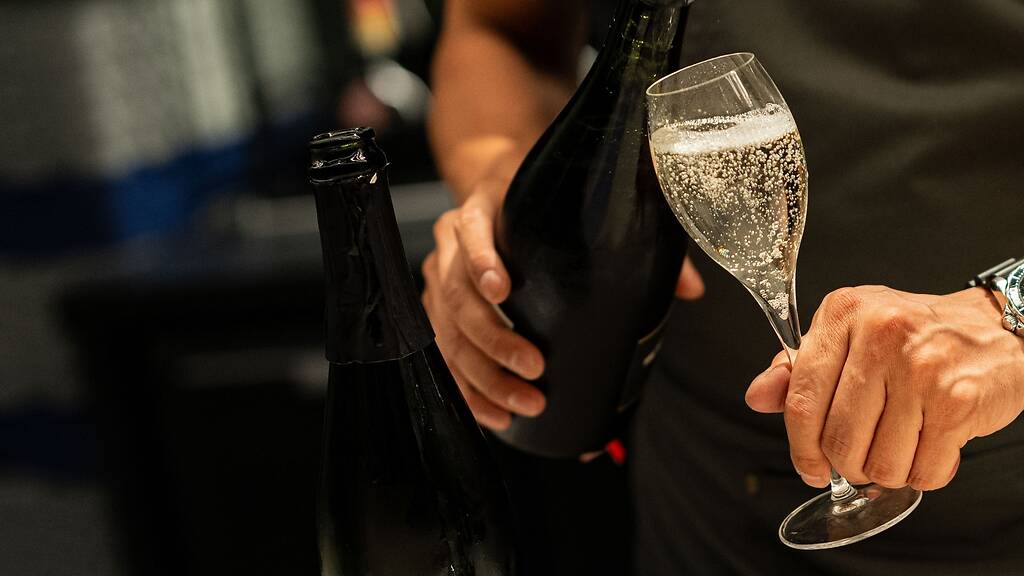 Antech champagne night @ Time Out Market Budapest | Bars and pubs in ...