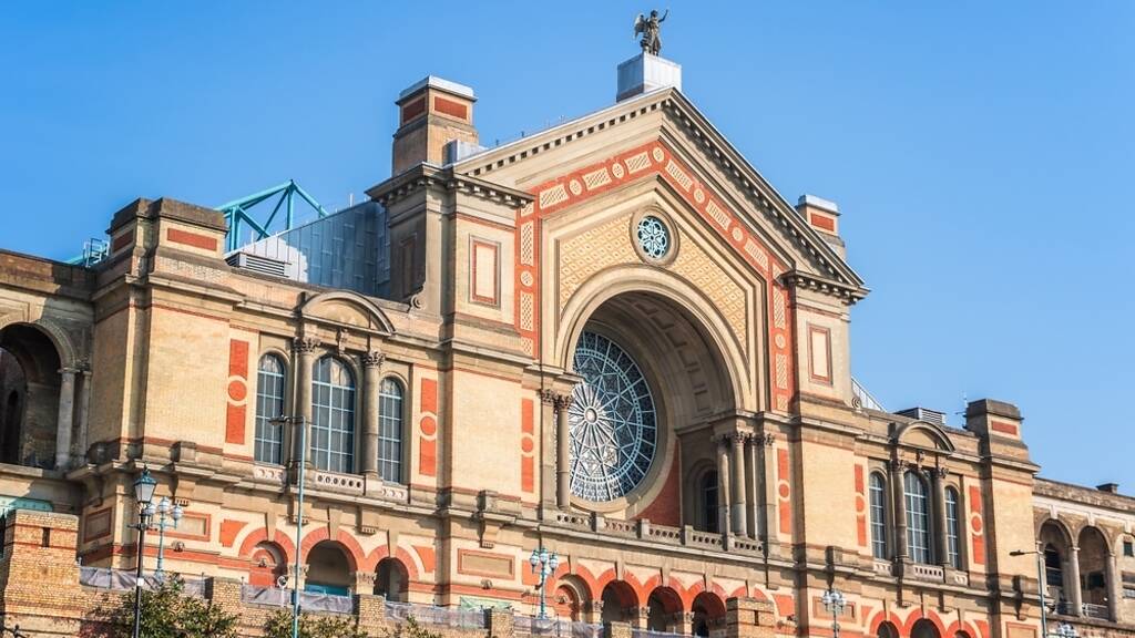 The PDC World Darts Championship Will Stay at Alexandra Palace in North ...