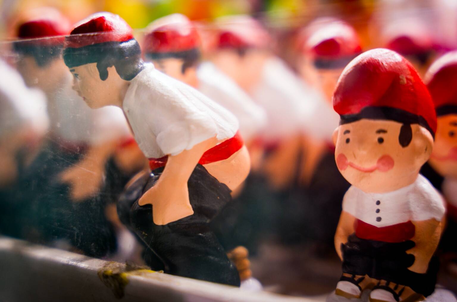 La colección de caganers más grande del mundo expone 1.400 figuras en ...