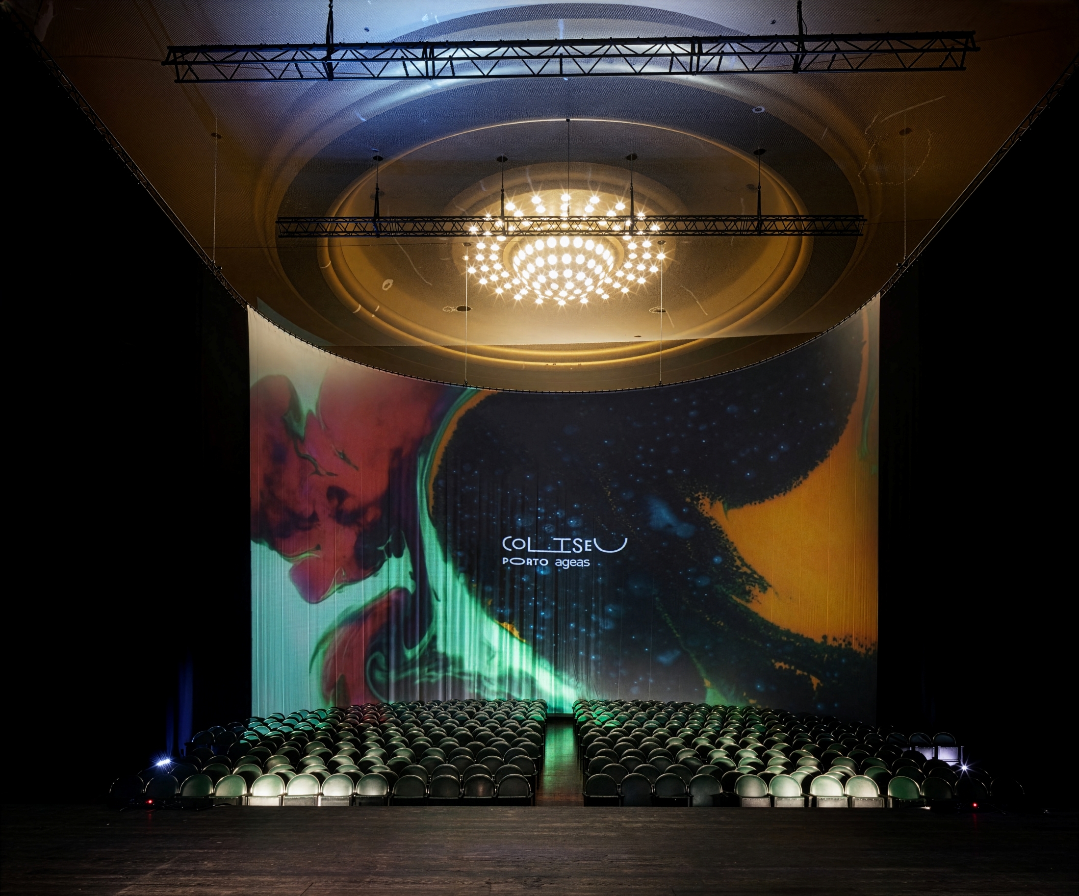 Há uma nova sala imersiva dentro da sala principal do Coliseu Porto