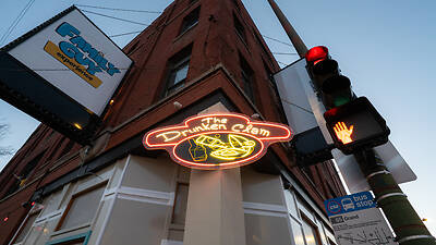 ‘Family Guy’ Drunken Clam Bar Pops Up in Chicago: See Pictures