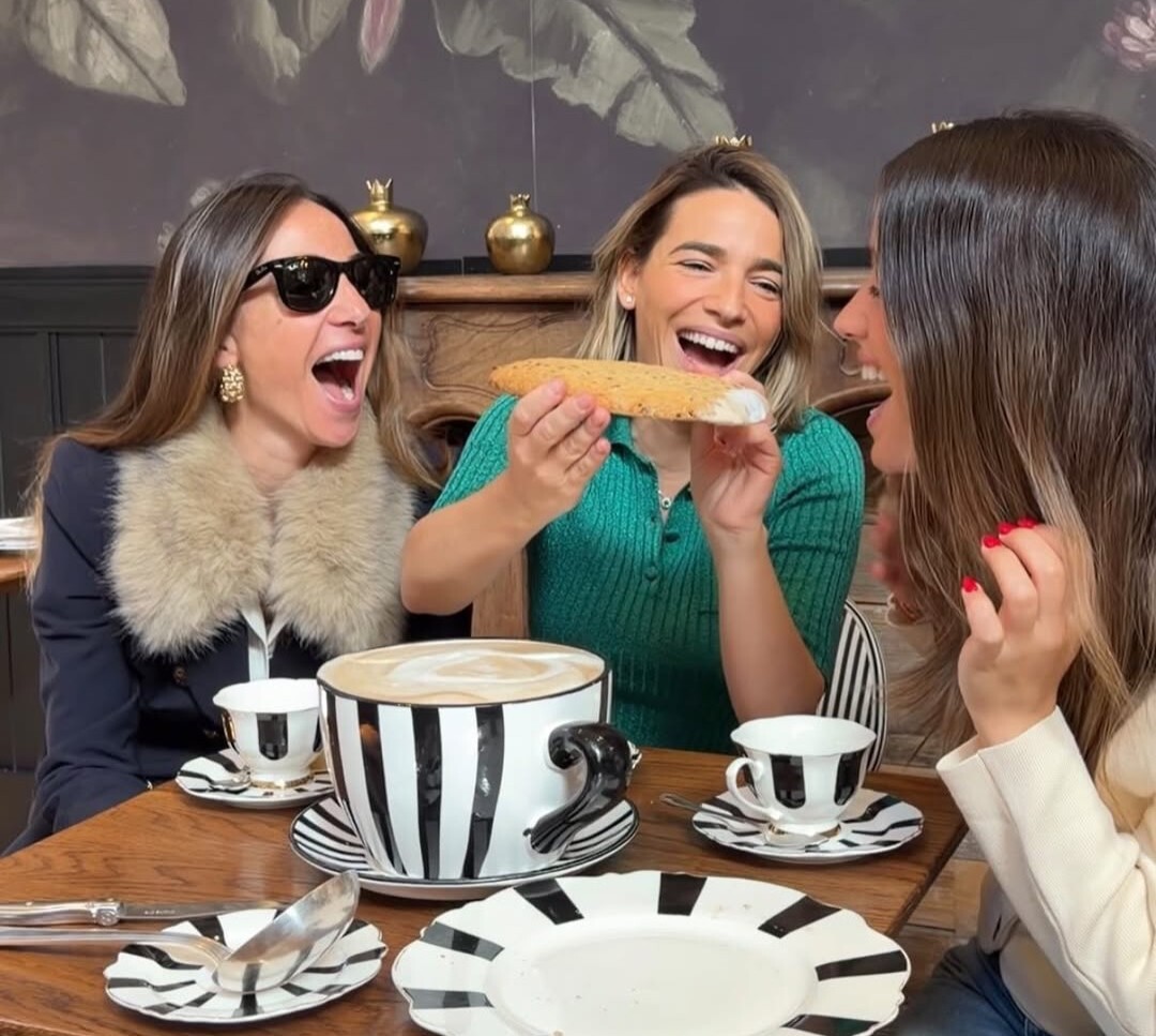Así es el café gigante que está triunfando en Madrid: tazas de hasta ...