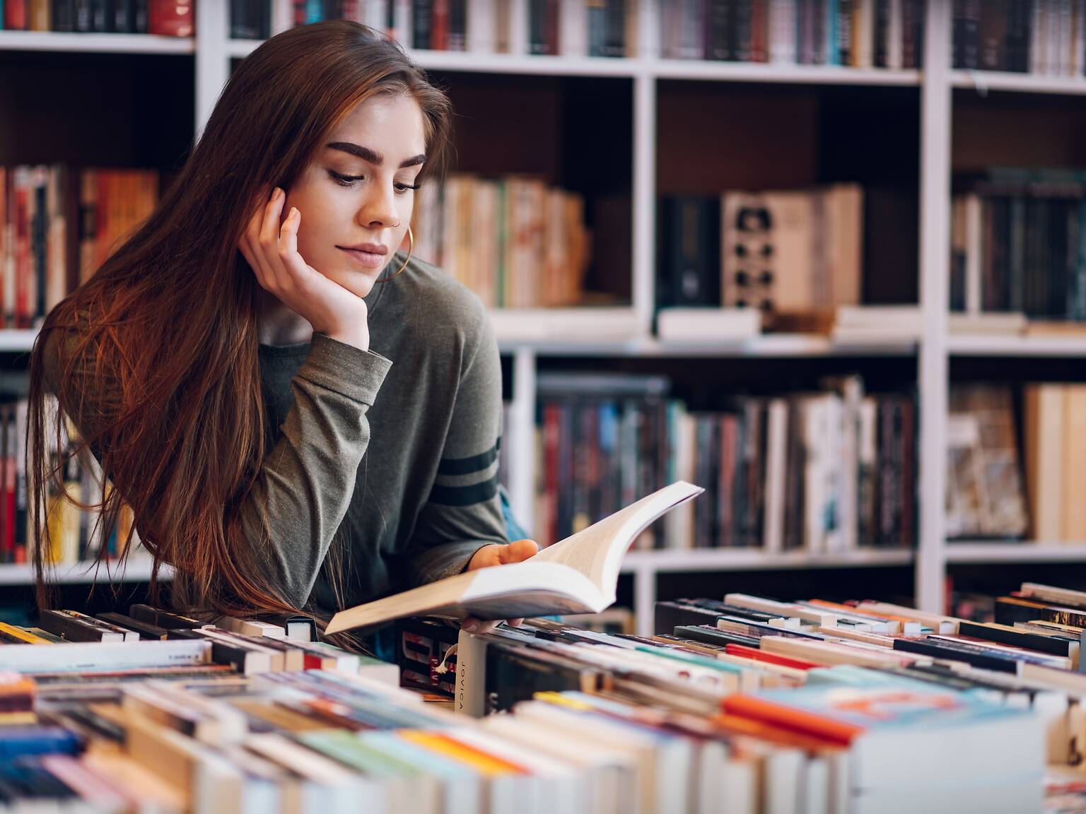 Els 23 llibres recomanats per aquest Sant Jordi 2026