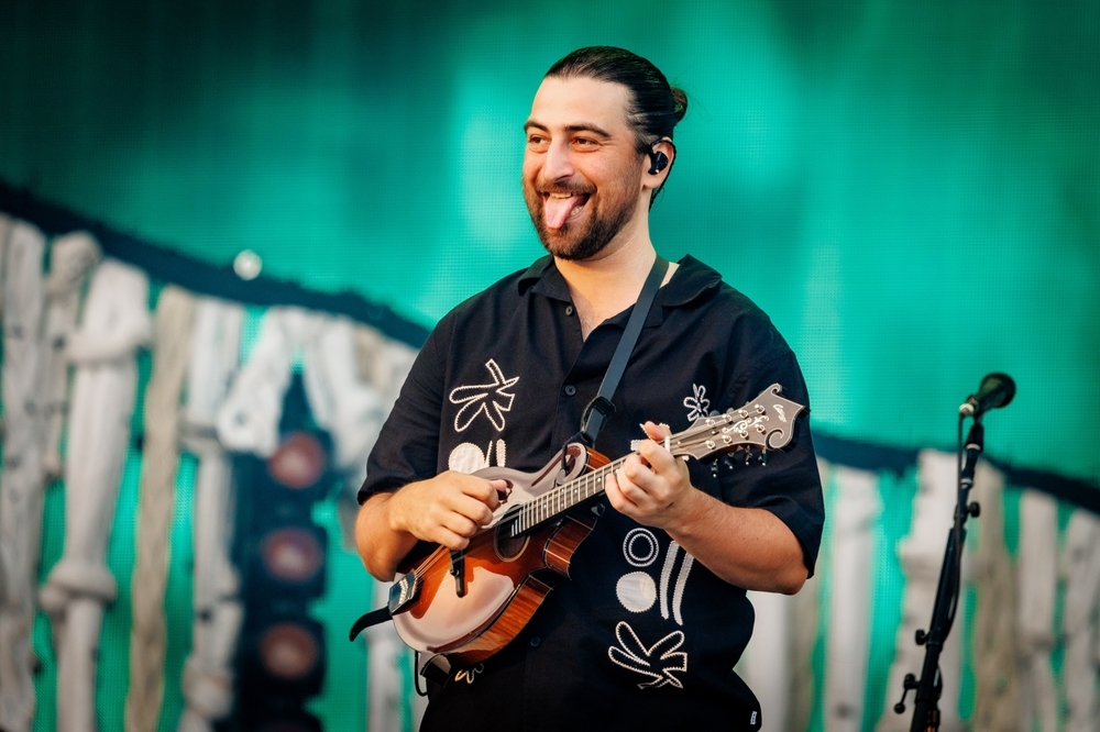 Noah Kahan is Going on a Massive UK Tour in 2026: Dates, Presale ...