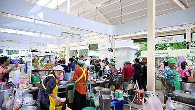Lumpini Park's Hawker Center is now open!