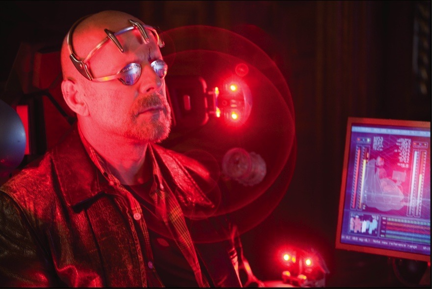 Surrogates 2009, directed by Jonathan Mostow | Film review