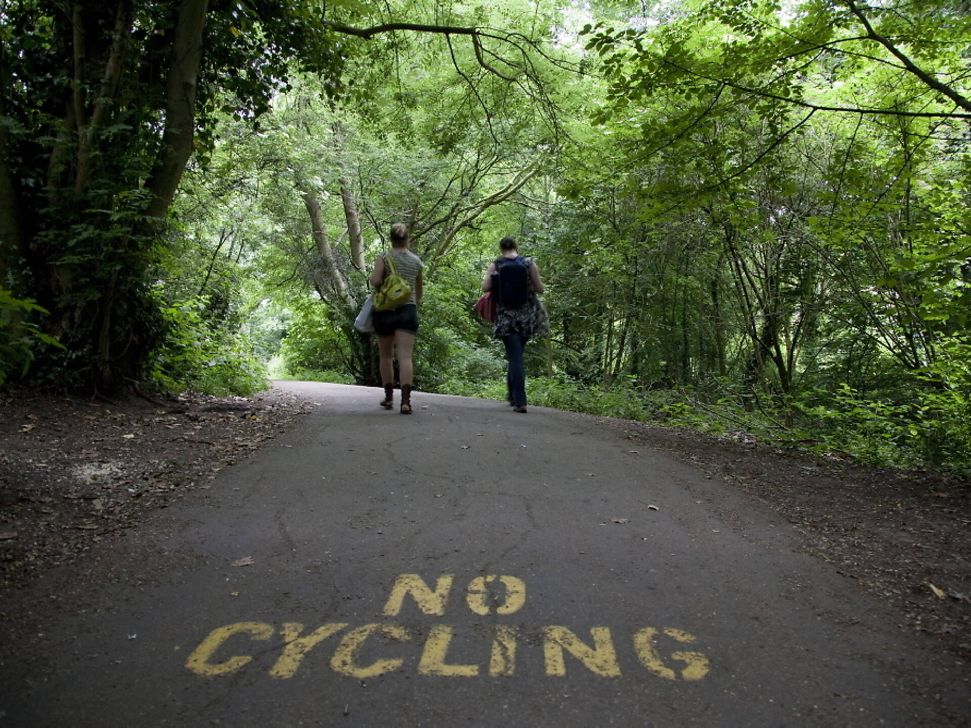 Really Pretty Walks Around London | 10 Pretty London Walking Routes