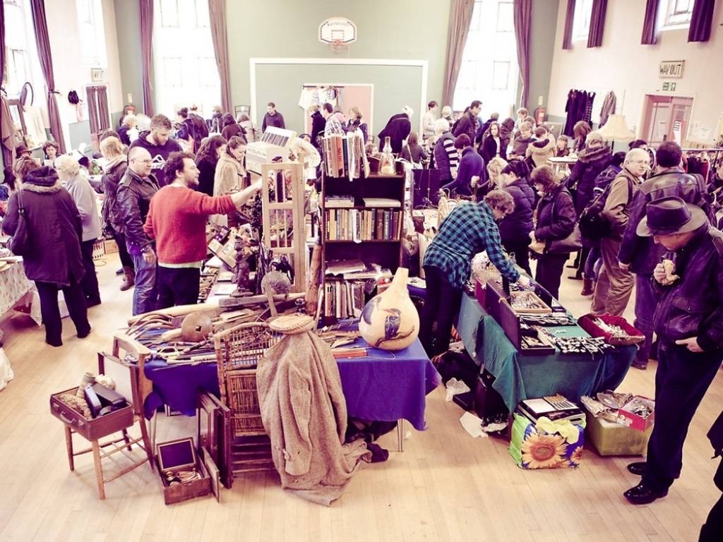 8 Best Fashion Markets In London: Clothes Markets for Style Seekers