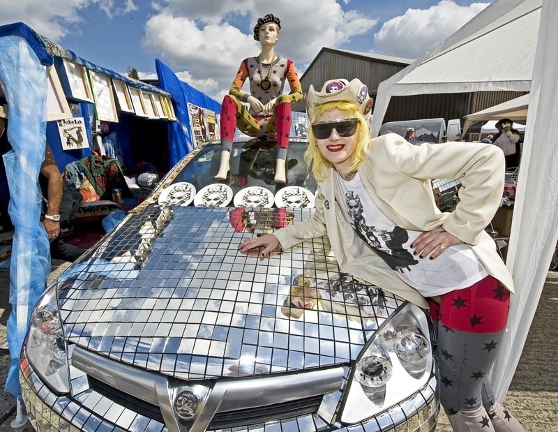 Vauxhall Art Car Boot Fair 2011 | Shopping in London