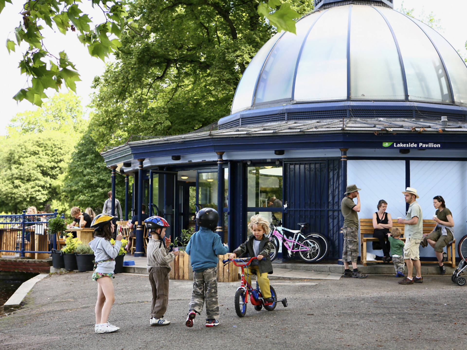 17 Best Cafes in London: Ace Cafes To Try Right Now