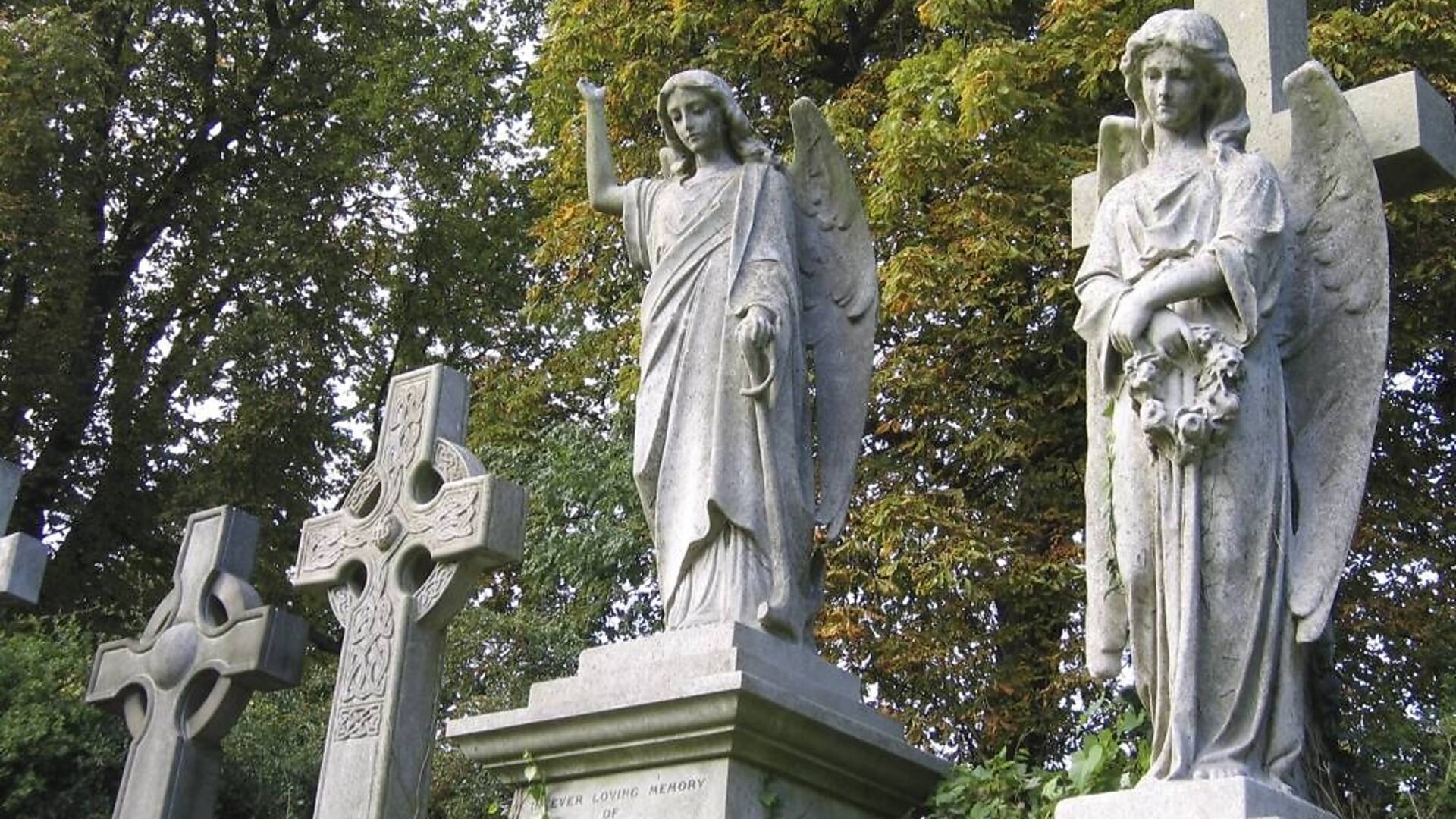 Highgate Cemetery | Attractions in Highgate, London